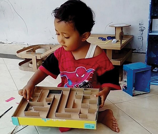 Labirin Kelereng untuk Anak-anak; Permainan Murah dari Karton